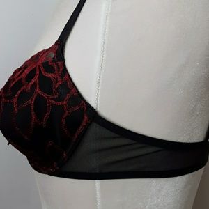 vassarette | Intimates & Sleepwear | Vassarette Black Vneck Underwire ...